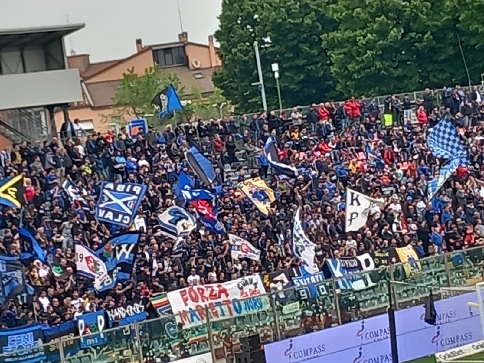 Un tifo pisano stratosferico allo "Zini" incita la squadra fino alla ...